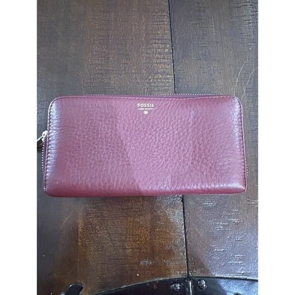 Fossil | Bags | Fossil Issue No 954 Leather Zip Around Clutch Wallet ...